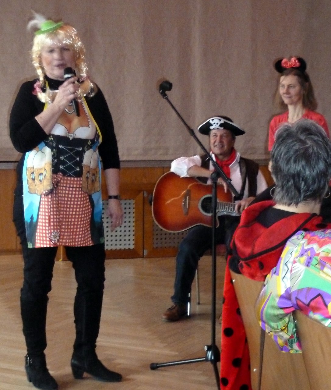 Senioren feiern fröhlich Fasching | OberpfalzECHO